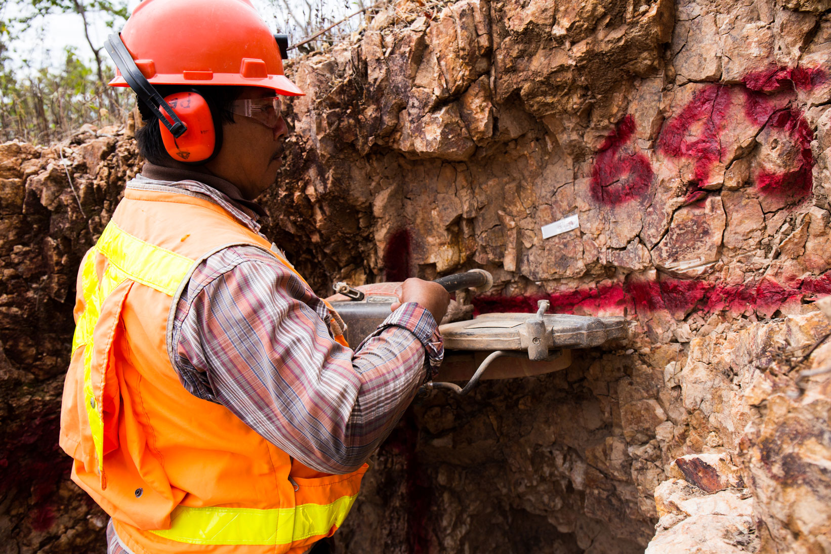 Goldplay’s Nava Gold Discovery Continues to Grow as New Surface ...