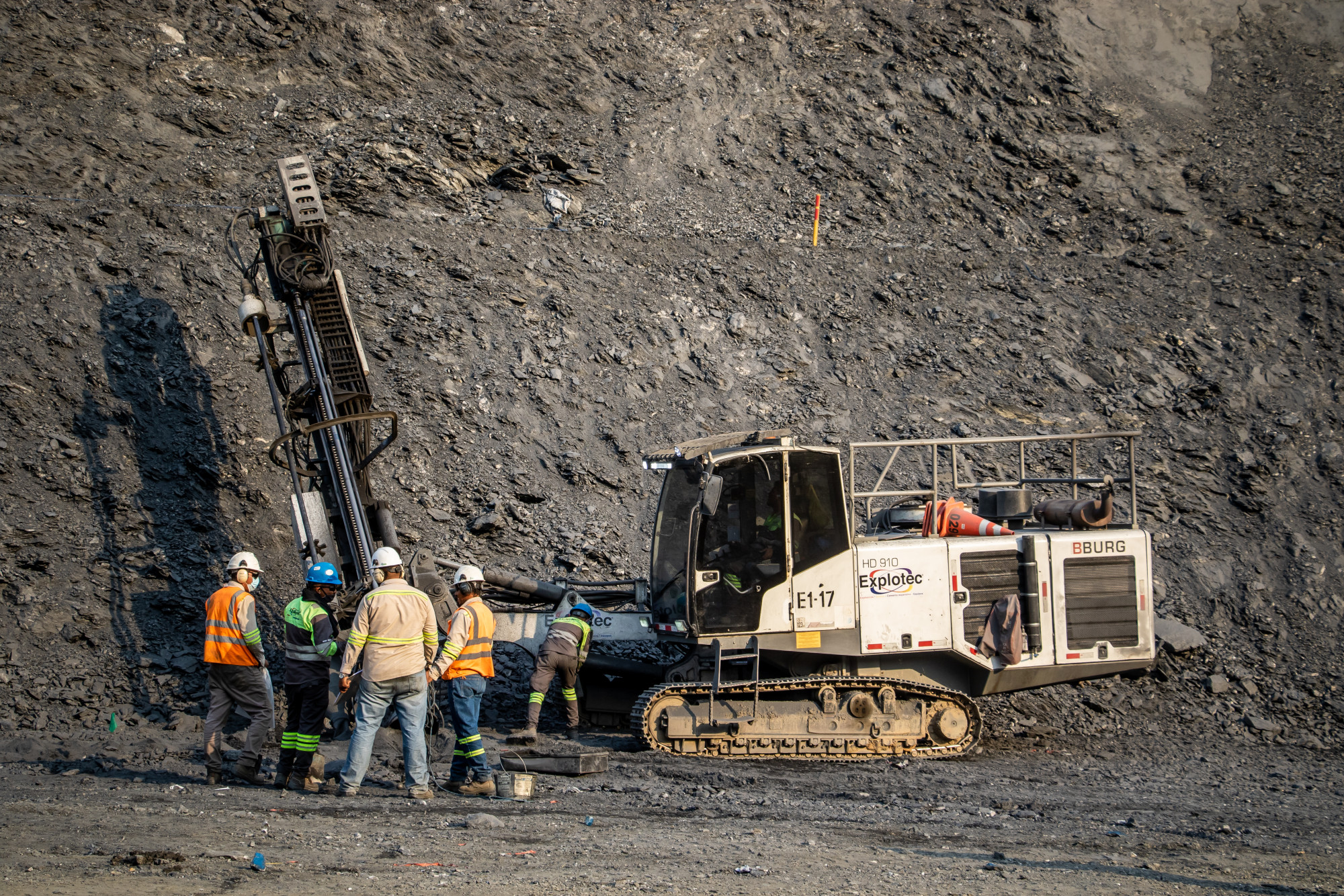 Mako Mining Intersects 23.84 g/t Au and 12.1 g/t Ag over 4.2m ...